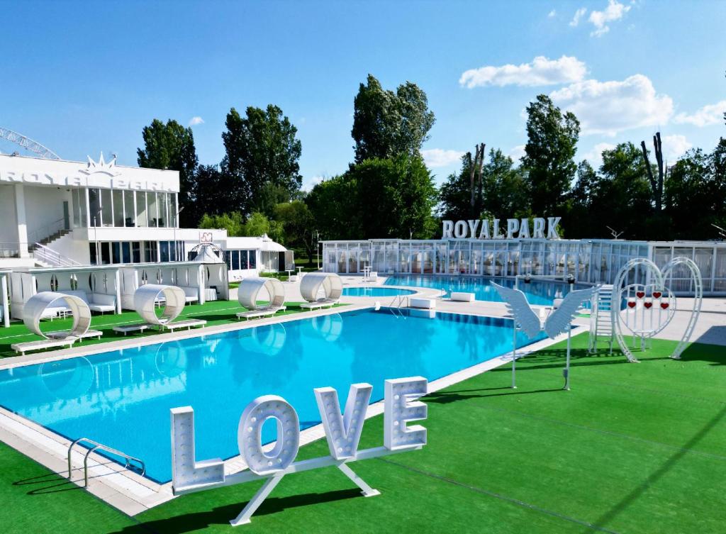 ROYAL PARK Complex, Bascov (precios actualizados 2026)