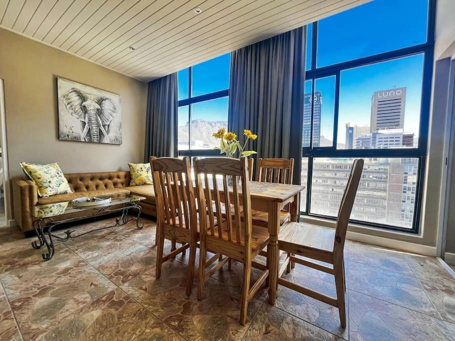 Cozy Two Bedroom Central CPT Apartment Fully Equipped, Cape Town ...