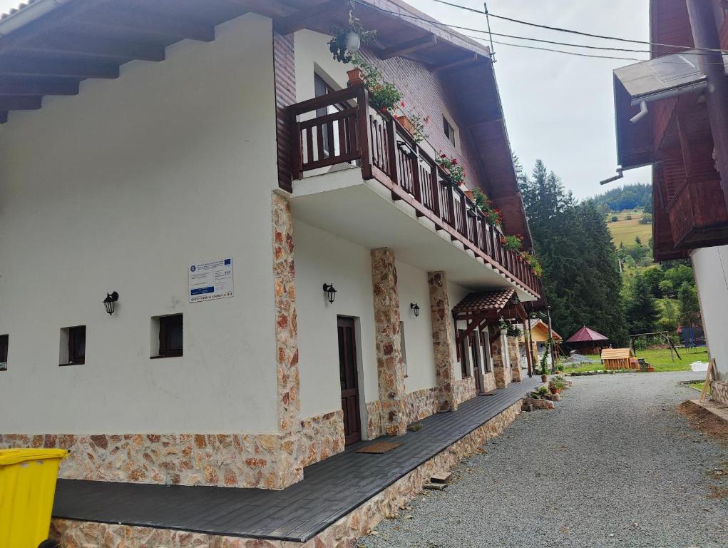 Pensiunea Trei Brazi Arieseni, Arieşeni (updated prices 2025)