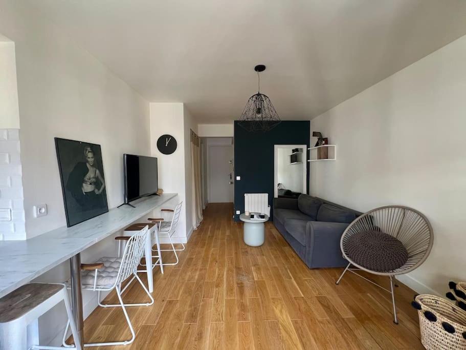 Charmant studio cosy avec balcon - Batignolles, Paris (updated prices 2024)