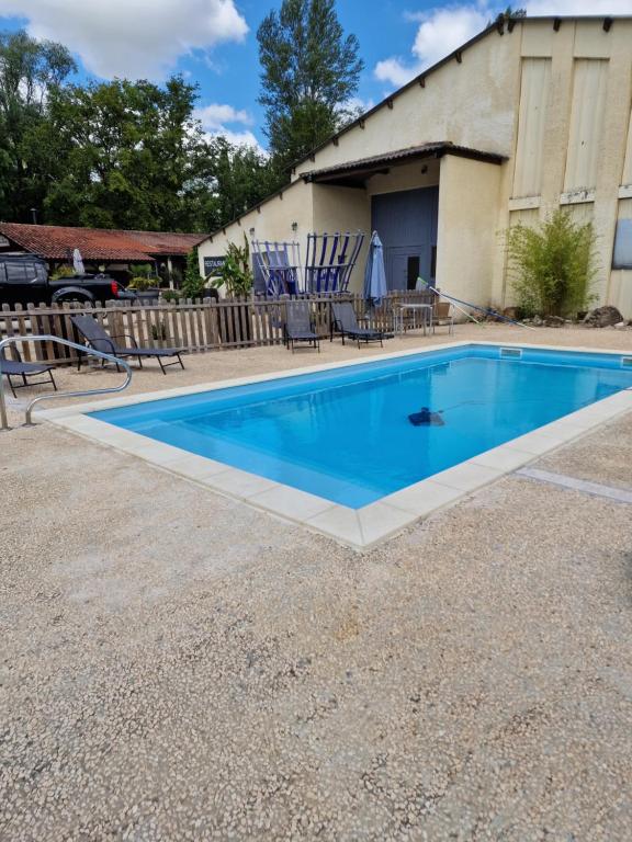 2 Bedroom Static Lodge, Villeréal (updated prices 2025)