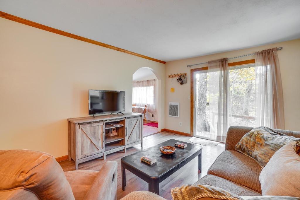 Table Rock Lake Cabin with Deck and Bar!, Shell Knob (updated prices 2025)