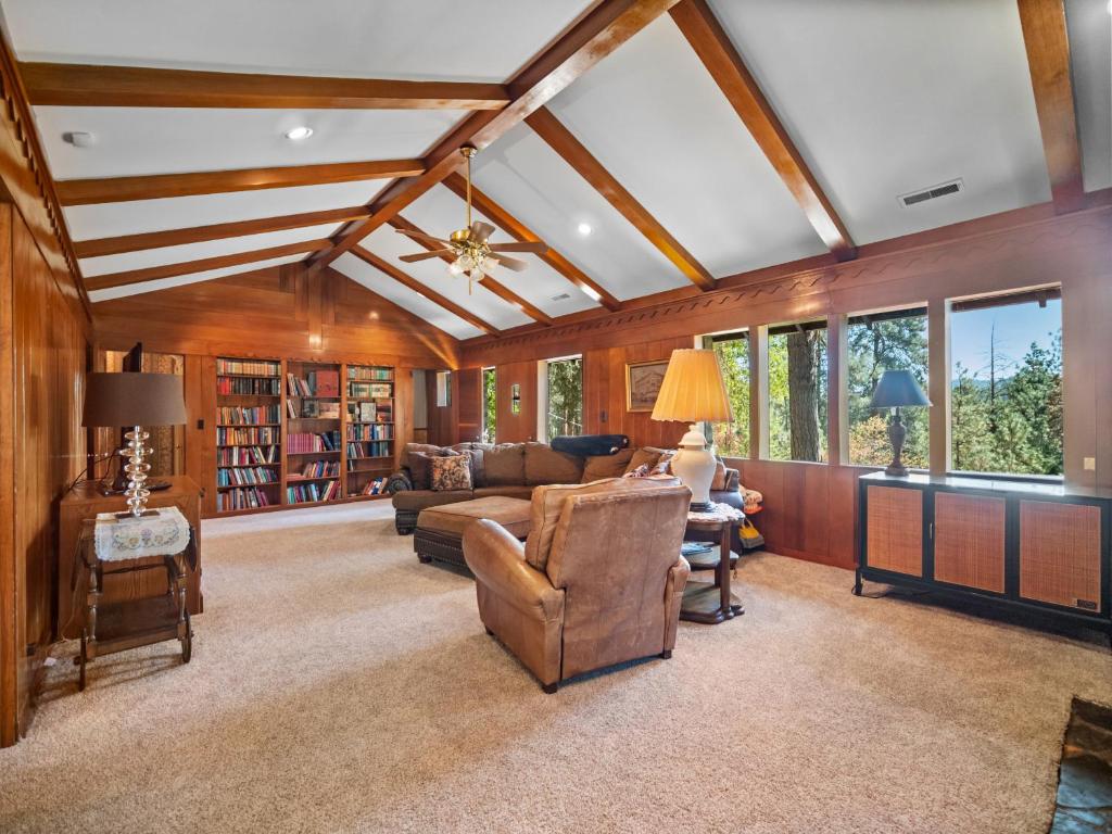 Rustic Private Farmhouse on Little Spokane River, Spokane (updated ...