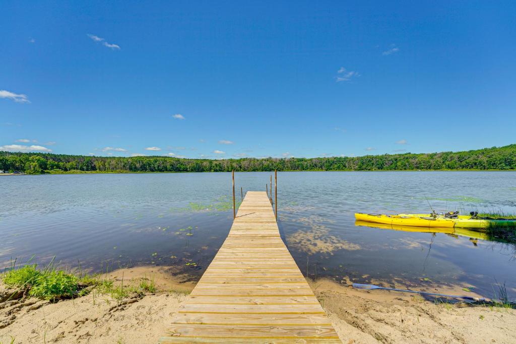 Bitely Cottage Rental Fire Pit and View!, Bitely (tarifs actualisés 2024)