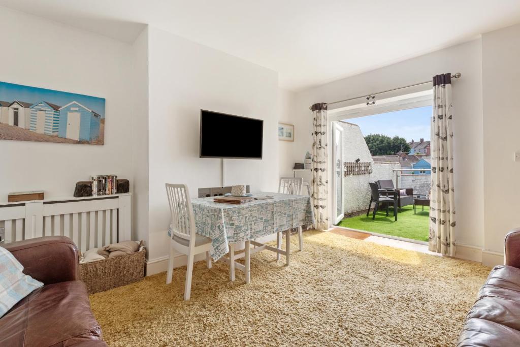 The Pennines - Close to town beach and shops, Tenby (updated prices 2026)