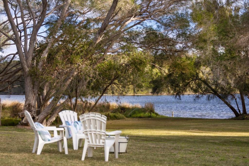 Luxury Lakefront Hideaway, Burrill Lake (updated prices 2026)
