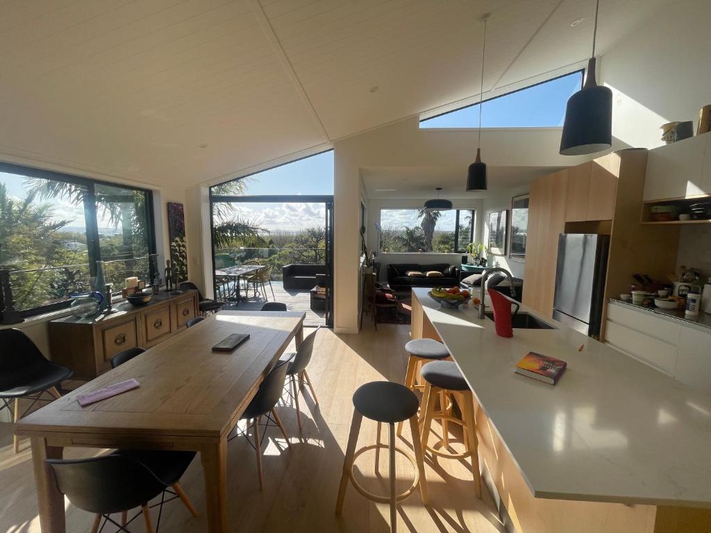 Grey Lynn Penthouse Views and Vibe in the Village، أوكلاند (أسعار محدثة لعام 2025)