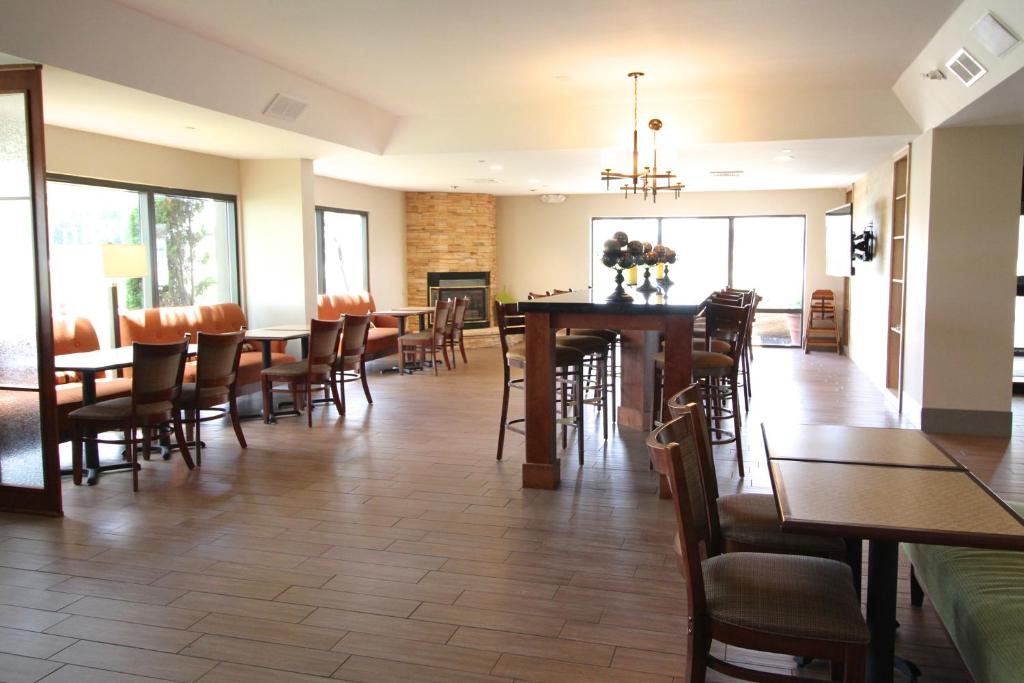 Country Inn & Suites by Radisson, Sandusky South, OH, Milan (updated ...