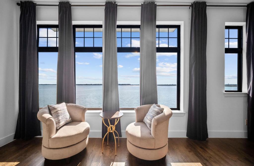 Waterfront lake house in Rowlett, Rowlett (updated prices 2025)