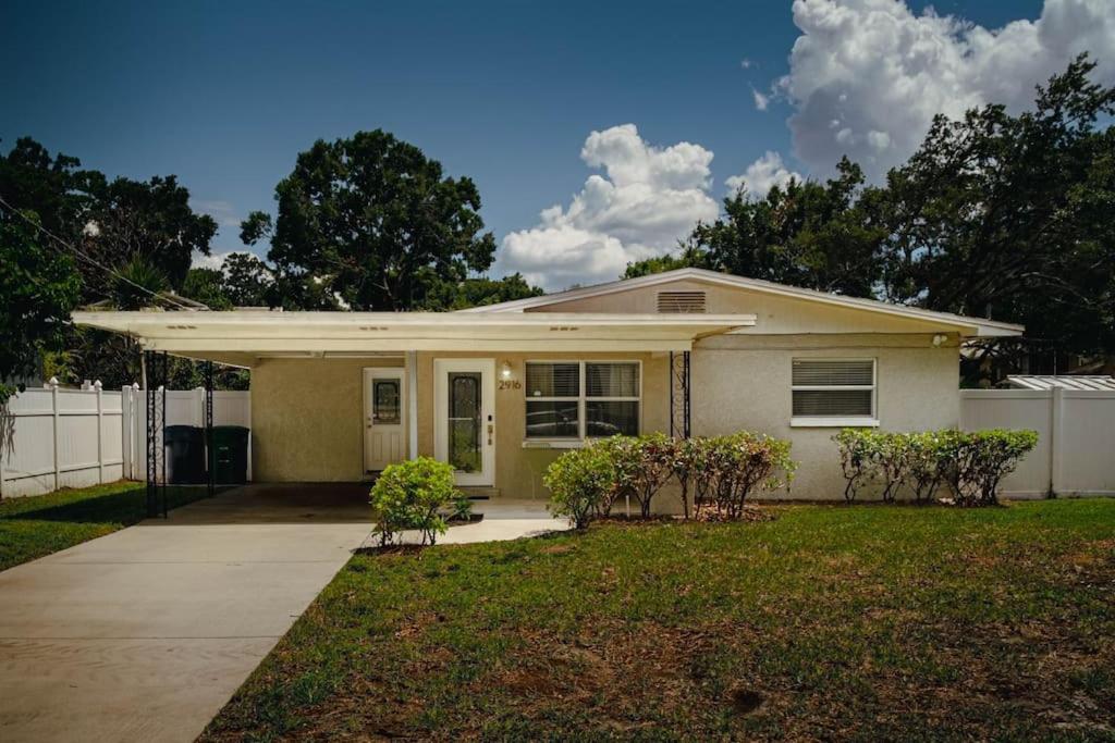 2 combined houses, walk to stadium, Tampa (updated prices 2025)
