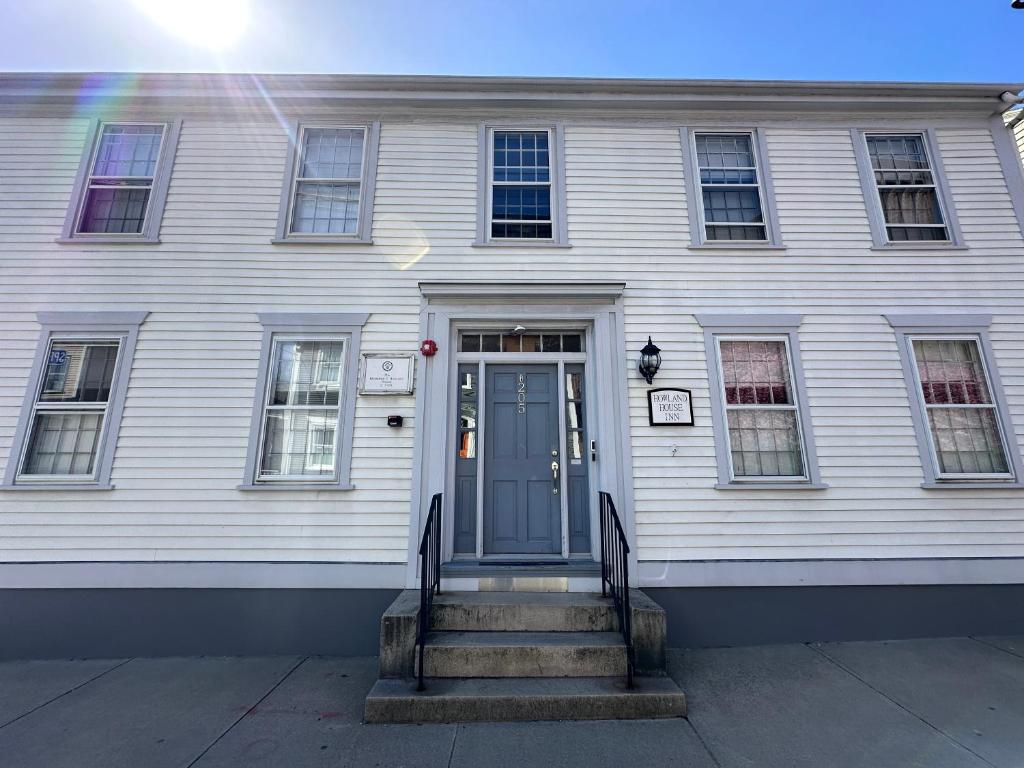 Entire Historic 5 Bed 5 Bath Inn Sleeps 17, Newport (updated prices 2026)