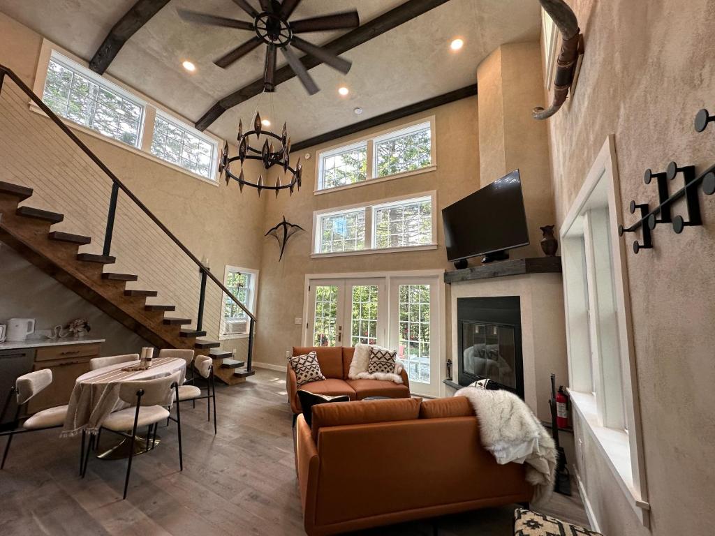 Luxury cabin vc home 2bd 2bath, Tremont (updated prices 2026)