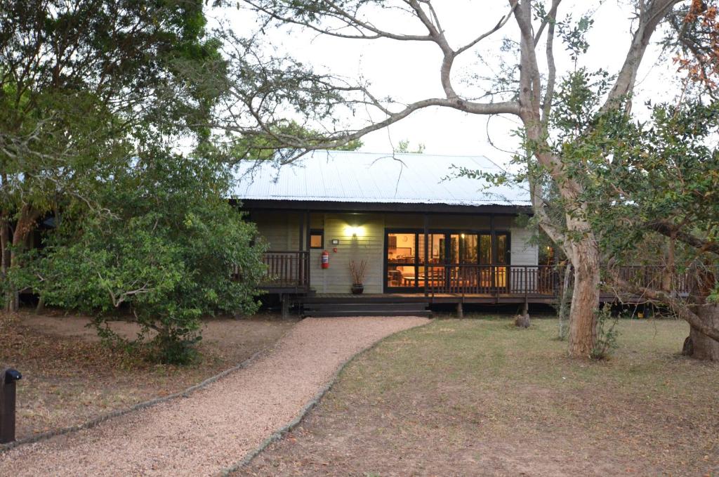 Umthiba Bush Lodge, KwaNibela (updated prices 2026)