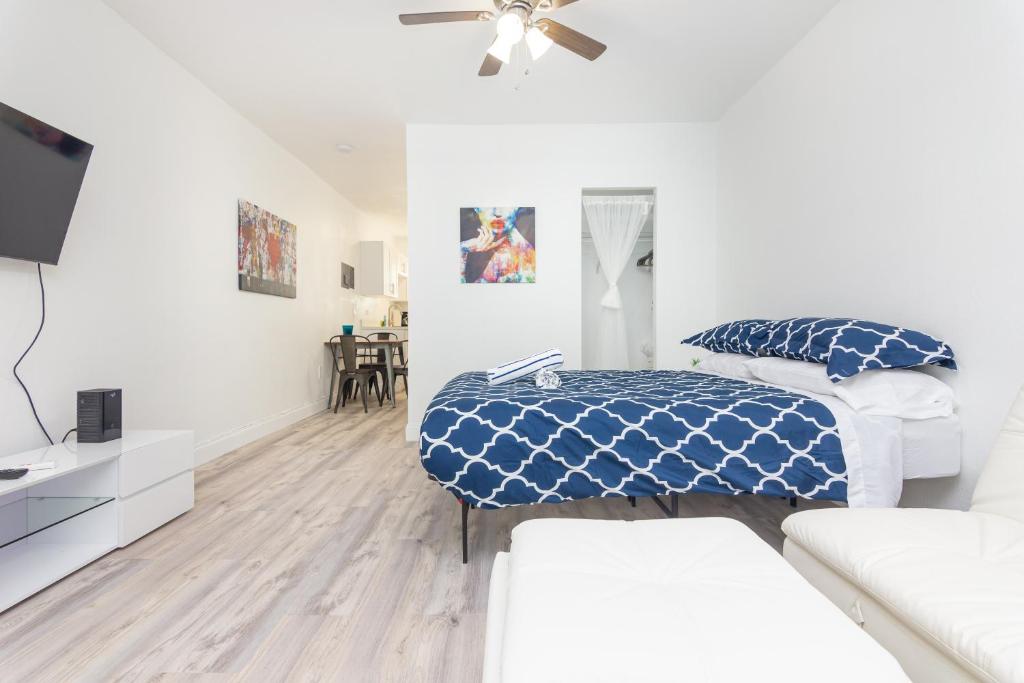 Ocean Drive Deco Apt w/2 Queen Beds, Steps 2 Beach, Miami Beach ...