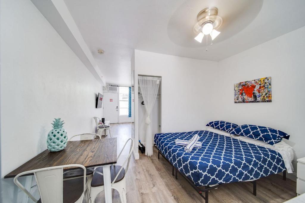 Steps 2 Beach, Ocean Drive Deco Apt w/2 Queen Beds, Miami Beach ...