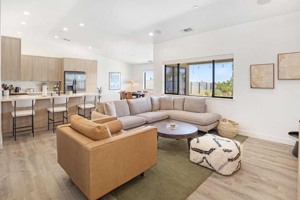 Yucca Mesa House - Modern Desert Chic home, Yucca Valley (updated ...