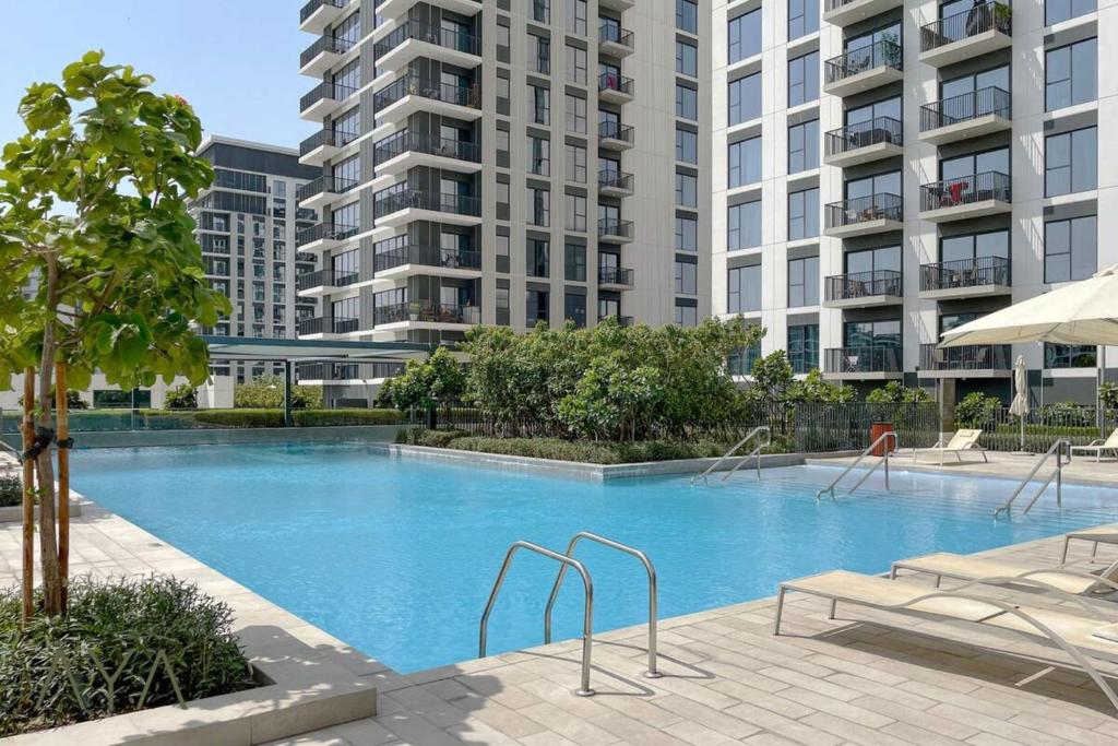 Modern City-View 1BR Apartment in Park Ridge Tower C By ĀYA Boutique ...