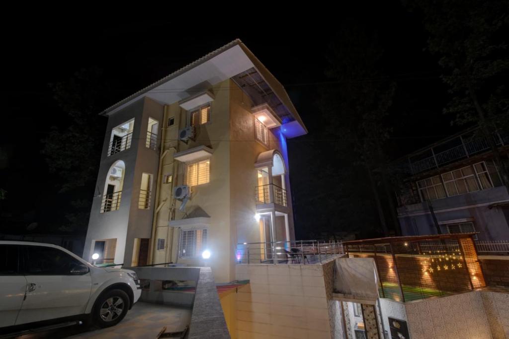 Hillside Crest Villa 5 BHK with swimming pool indoor games ...
