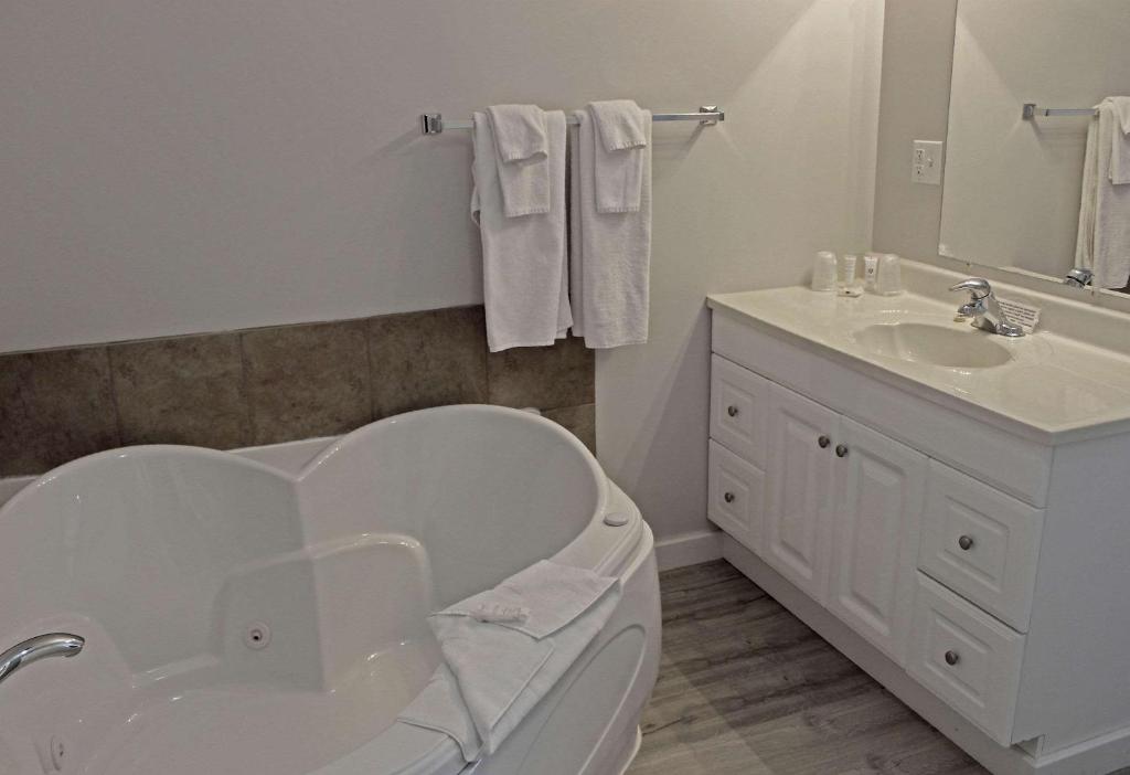 Isaiah Tubbs Resort & Conference Centre, Picton (updated prices 2025)