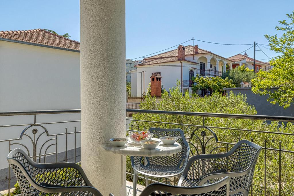 Apartment Ela 220m from the beach, Trogir (updated prices 2024)