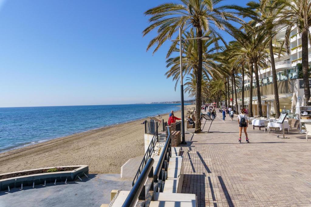 Marbella Playa with pool 100m from sea, Marbella (updated prices 2025)