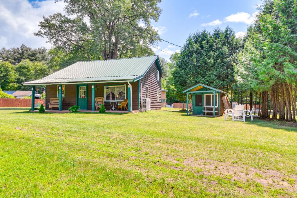 Inviting Peru Cabin with Patio, Grill and River Access, Peru (updated ...