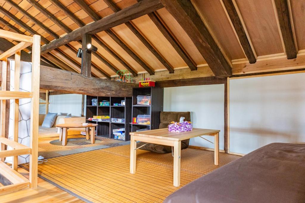 ako house, Goto (updated prices 2025)