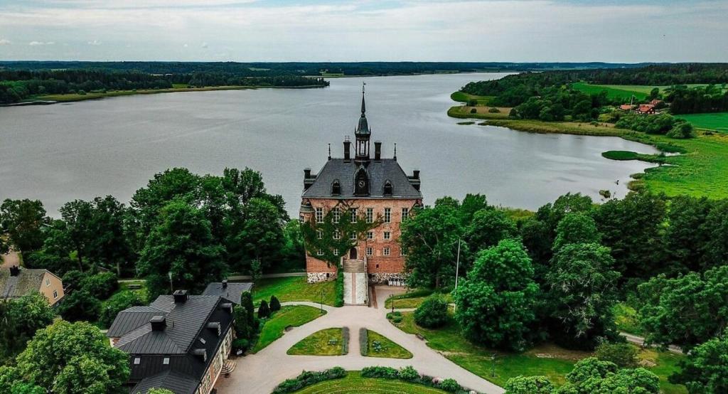 Wiks Slott, Vik (updated prices 2025)