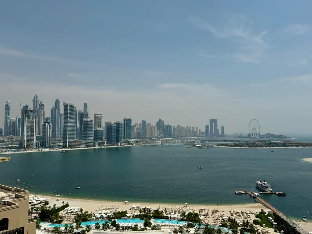 Hospitality Expert 7 Palm Studio - Beach Pool Bar, Dubai (updated prices 2025)