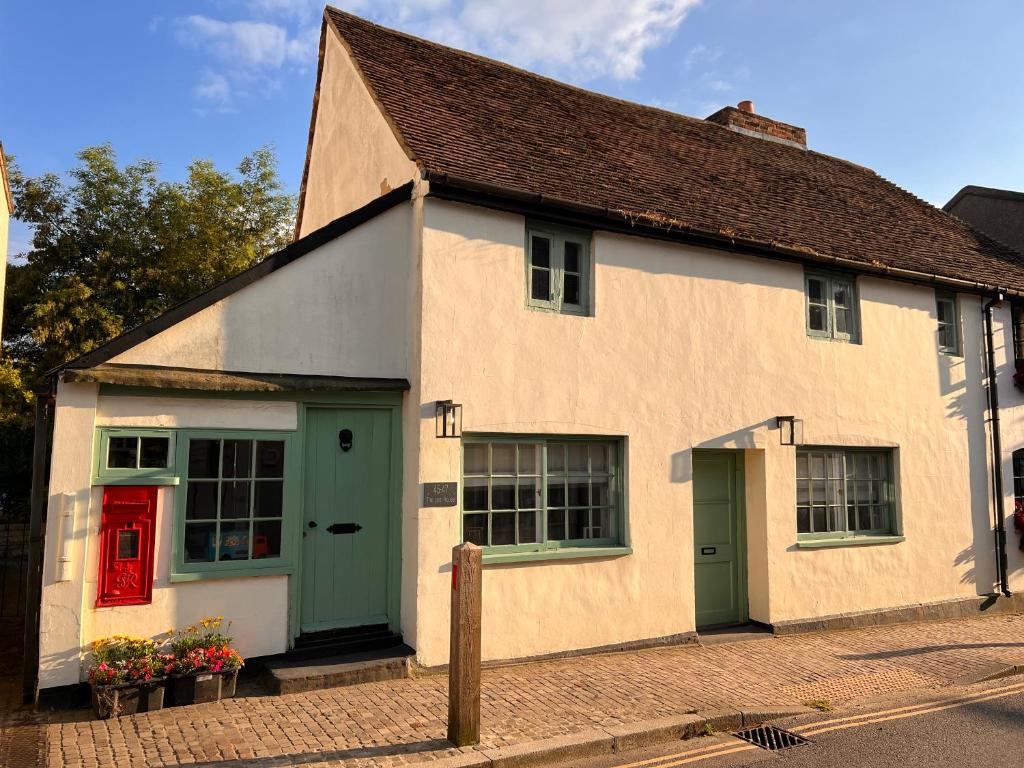 Beautiful Countryside Cottage - Old Post Office, Cobham (updated prices ...
