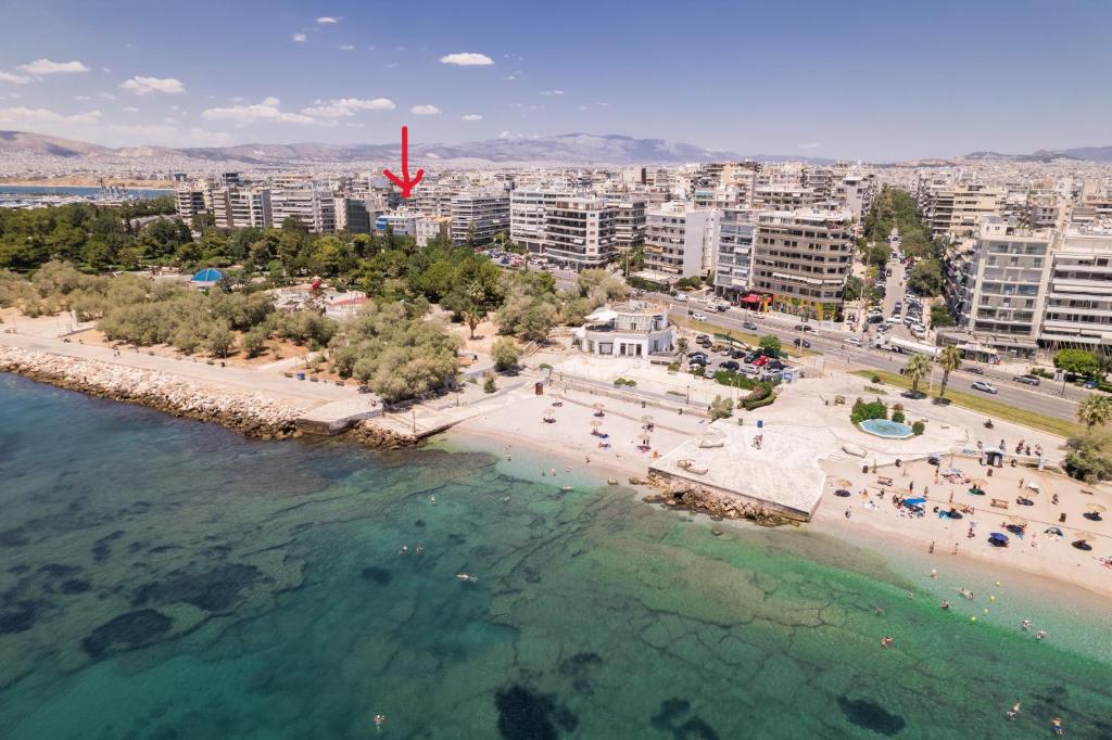 Luxury seaside apartment next to Starbucks opossite the beach park of ...