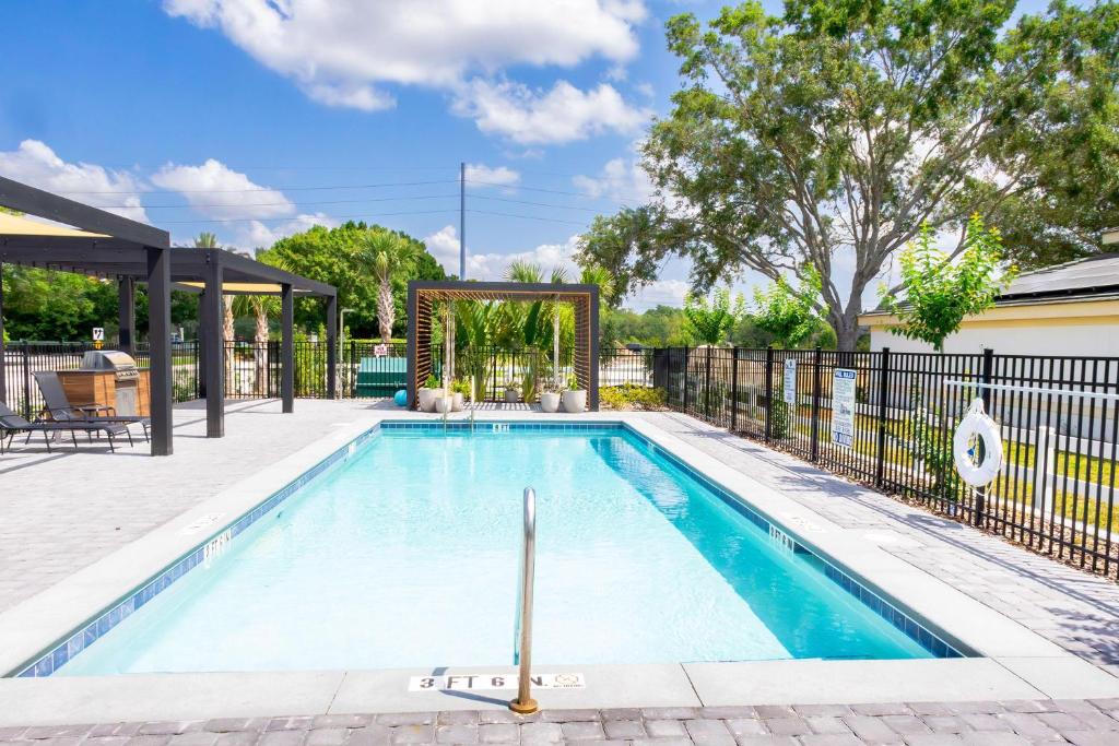 Serene 3 BR 3 BTH Home Pool 4 miles from Disney, Kissimmee (updated ...