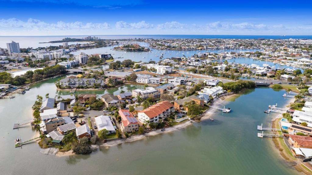 3 Bedroom Canal Front in Mooloolaba by BOXXLA, Mooloolaba (updated ...