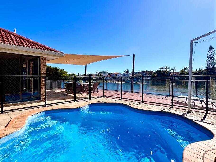 Waterfront Family House with Pool, BBQ, Gold Coast (bijgewerkte prijzen ...