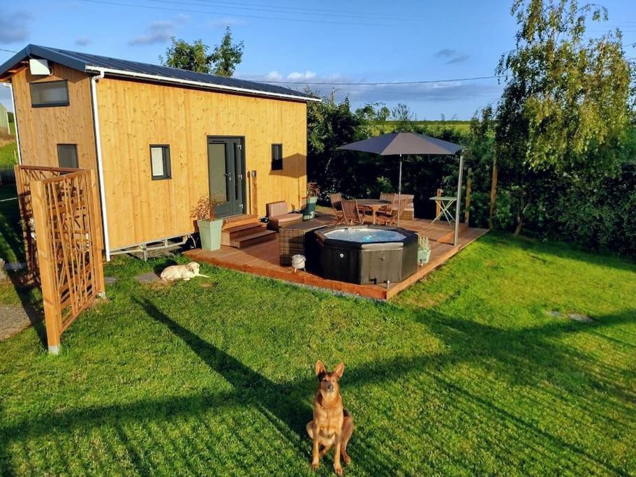 SPA & Tiny house à la campagne, La Boissière (updated prices 2026)