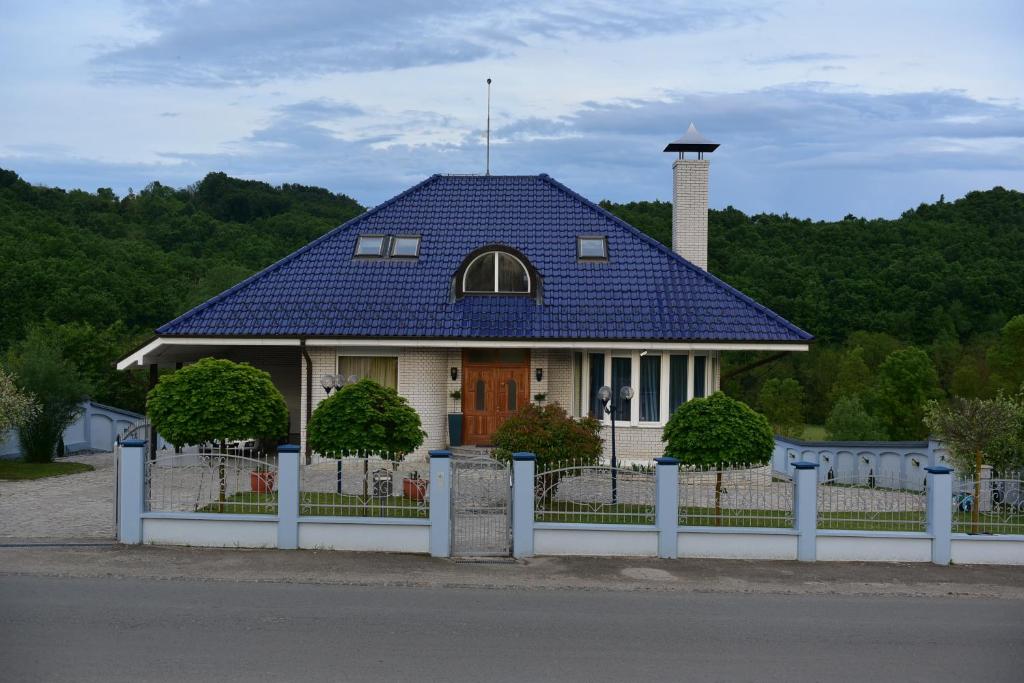 Royal Blue Rose, Čačak (updated prices 2026)