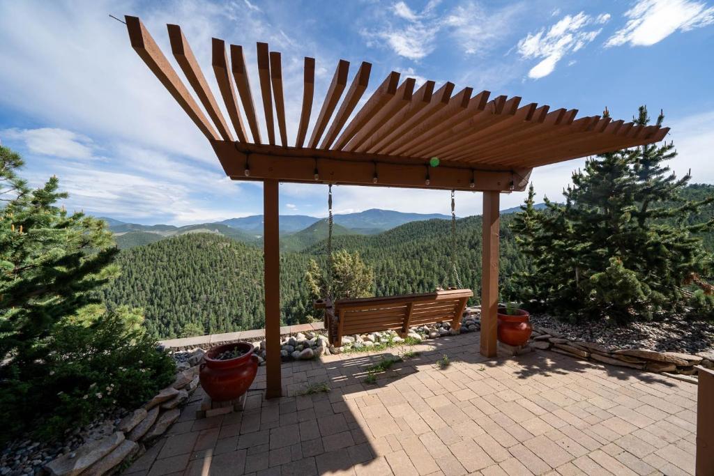 Starry Mountain Manor! Infinity Swing, Decks, Spa, Bailey (updated ...