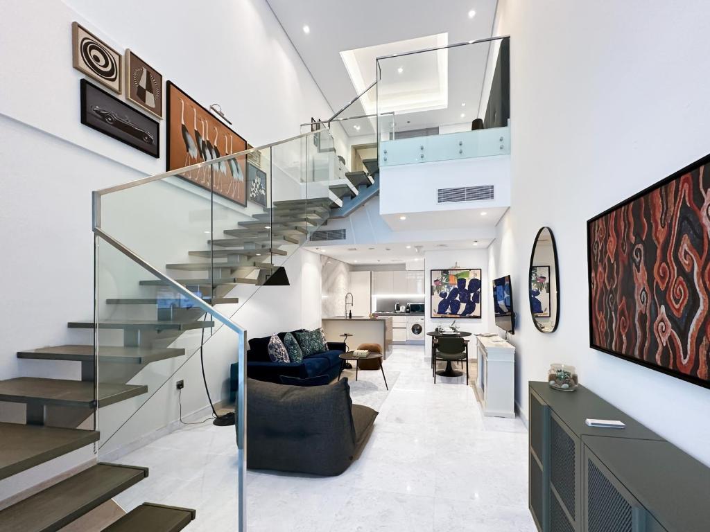 Trophy - Elevated Living in Luxurious Business Bay Loft, Dubai (updated ...