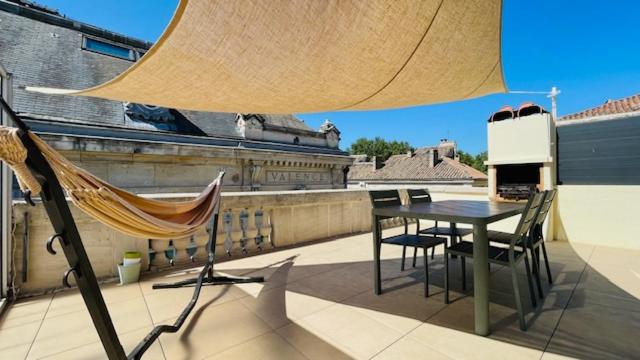 Appartement climatisé avec rooftop en plein coeur d'Avignon, Avignon ...