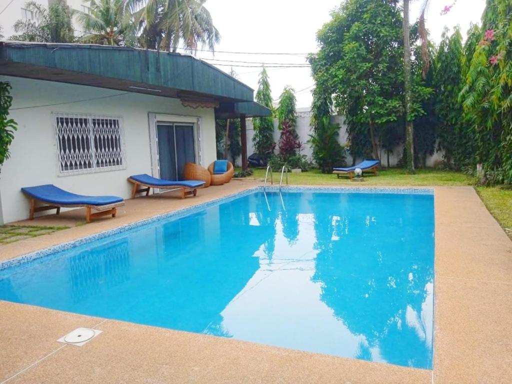 La maison Gracieuse Abidjan Marcory zone 4 derrière CAP SUD, Абіджан ...