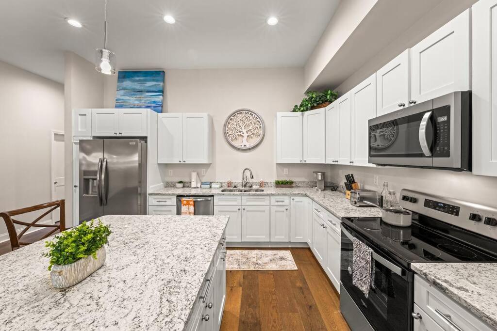 Historic Freshly Renovated 8-Bedroom Townhomes - Downtown Loudon ...