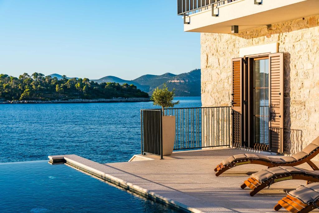 Seafront Villa Draga with heated infinity pool, Mali Iž (updated prices ...