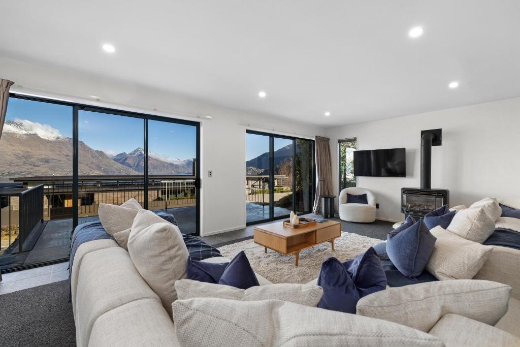 Panorama Views - with 2 car garage, Queenstown (updated prices 2026)