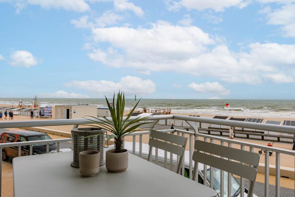 Huswell - Elegant and stylish retreat with sea view, Ostend (updated ...
