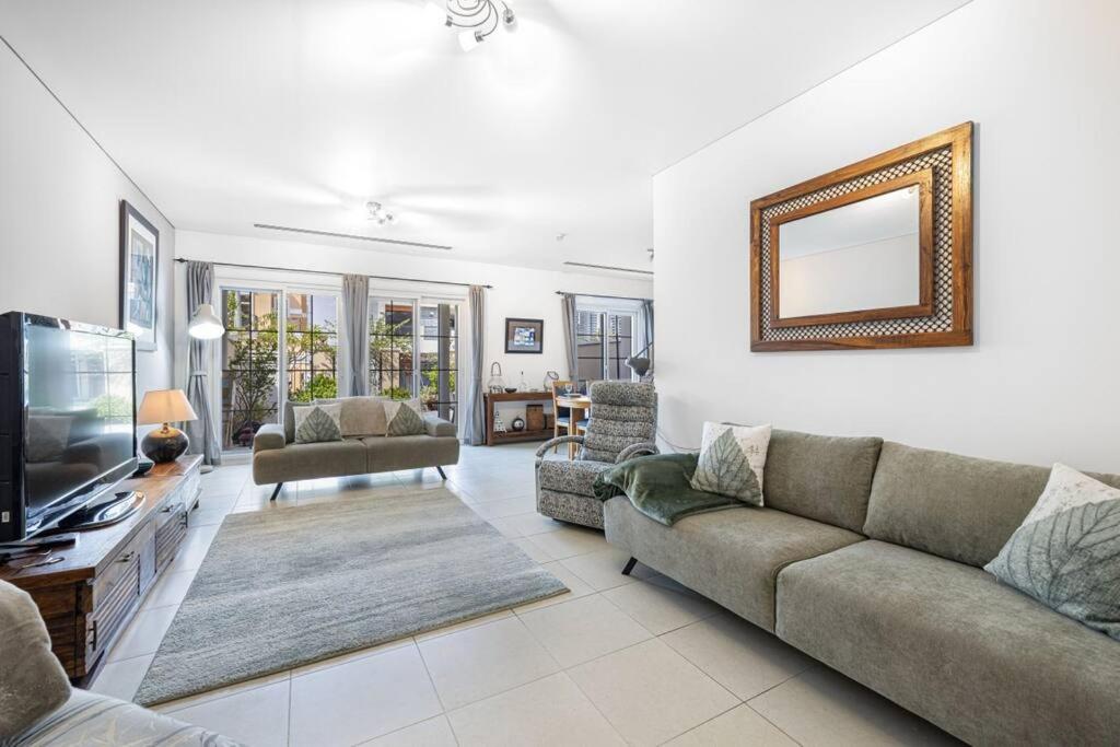 Delightful and Spacious 2BR Villa in JVC Community, Dubai (opdaterede ...