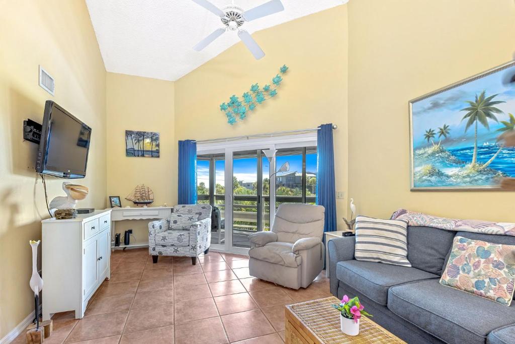 Veranda with Ocean Views Close to Pool Amenities SV270, Edgewater ...