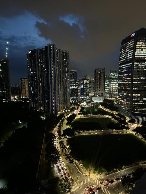 Manila BGC Best City View Executive Suites at The Residences, Manila ...