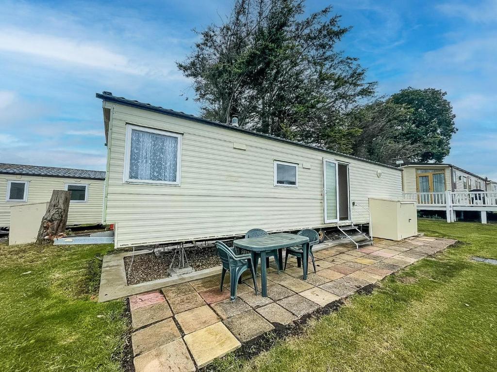 Lovely Caravan At Valley Farm Holiday Park, Sleeps 8 Ref 46127v, Great ...