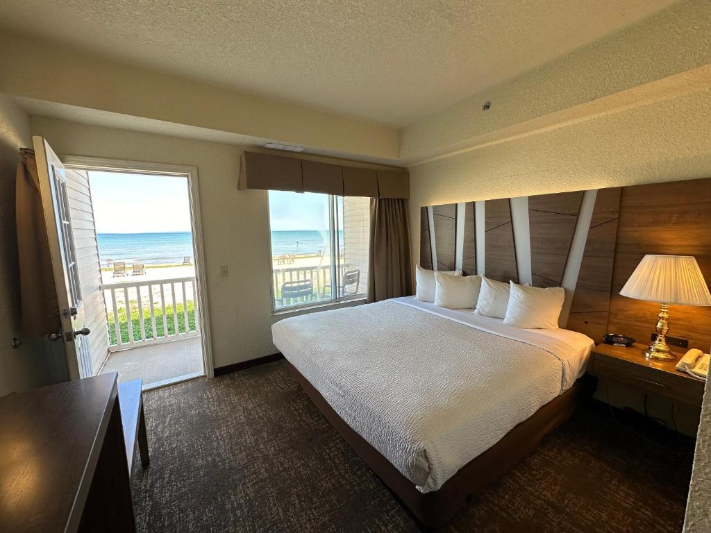 Mackinaw Beach Bay Inn Suites