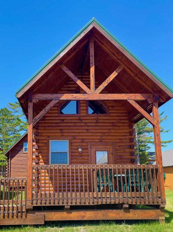 Cabins Of Mackinaw Michigan Mackinaw City Mackinac View Modern Cabins